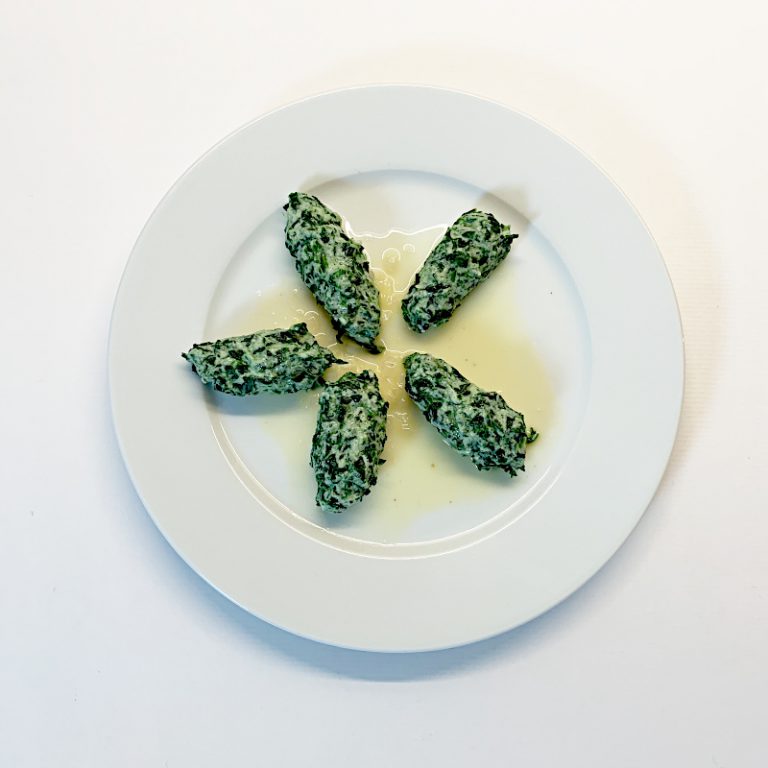 Schwarzkohl-Malfatti an Ingwer-Butter-Sauce - Zuckerkringel